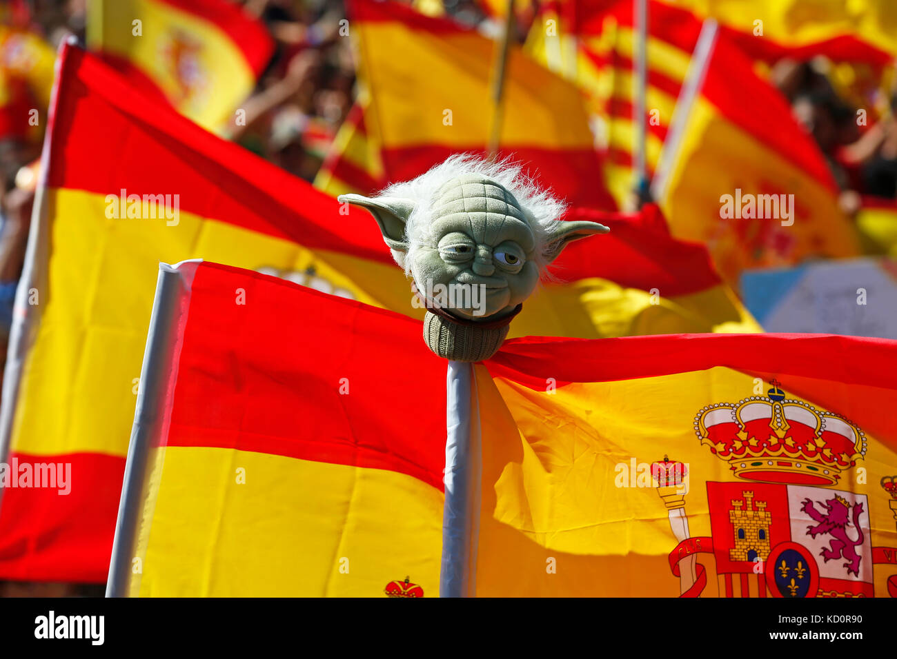 Barcelona, Spain. 08th Oct, 2017. Demonstration in favor of the unity ...