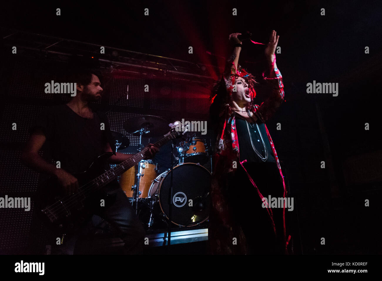 Singer alteria play hi-res stock photography and images - Alamy