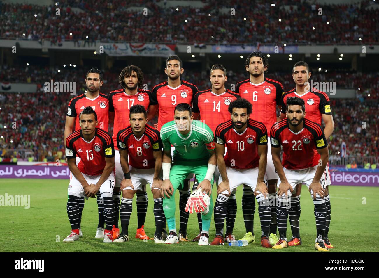 Alexandria, Egypt. 8th Oct, 2017. Egyptian players pose for a group ...
