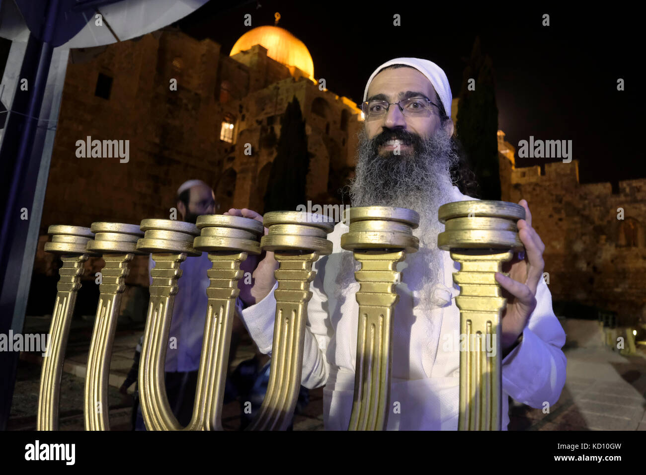 Jerusalem, Israel. 8th Oct, 2017. A religious Jew of the priestly caste ...