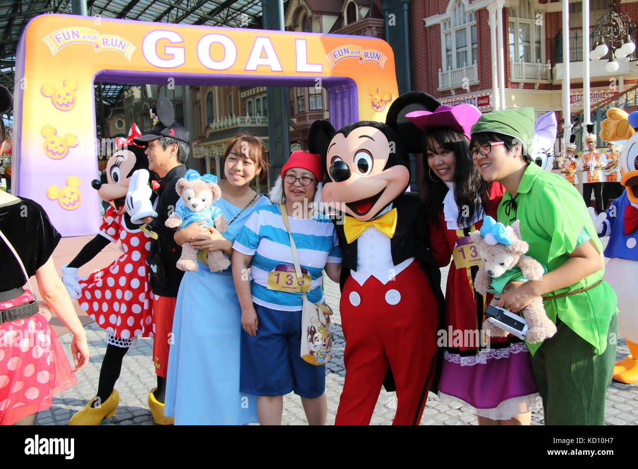 Urayasu, Japan. 9th Oct, 2017. Mickey Mouse greets runners dressed in ...