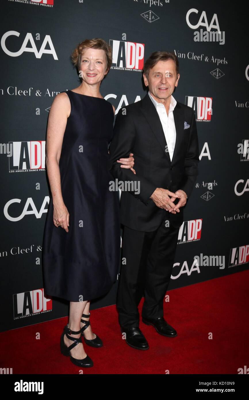 Los Angeles, CA, USA. 7th Oct, 2017. Lisa Rinehart, Mikhail Baryshnikov ...