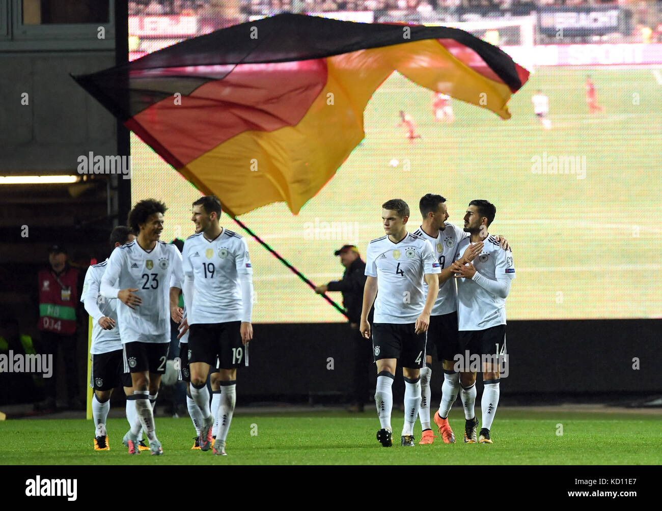 Kaiserslautern, Germany. 08th Oct, 2017. German players walking over ...