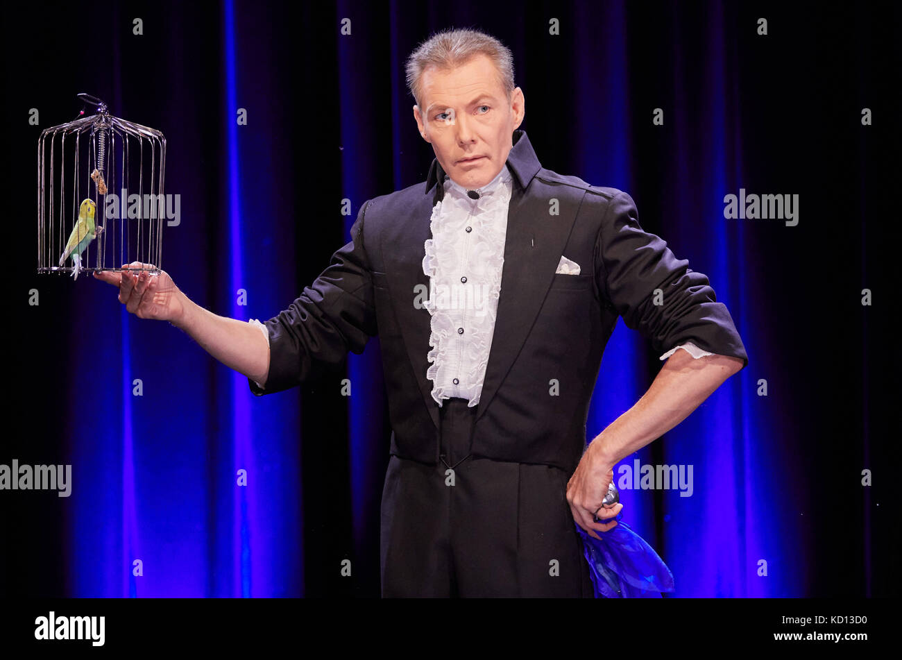 Hamburg, Germany. 08th Oct, 2017. Finnish magician Marko Kavo and his ...