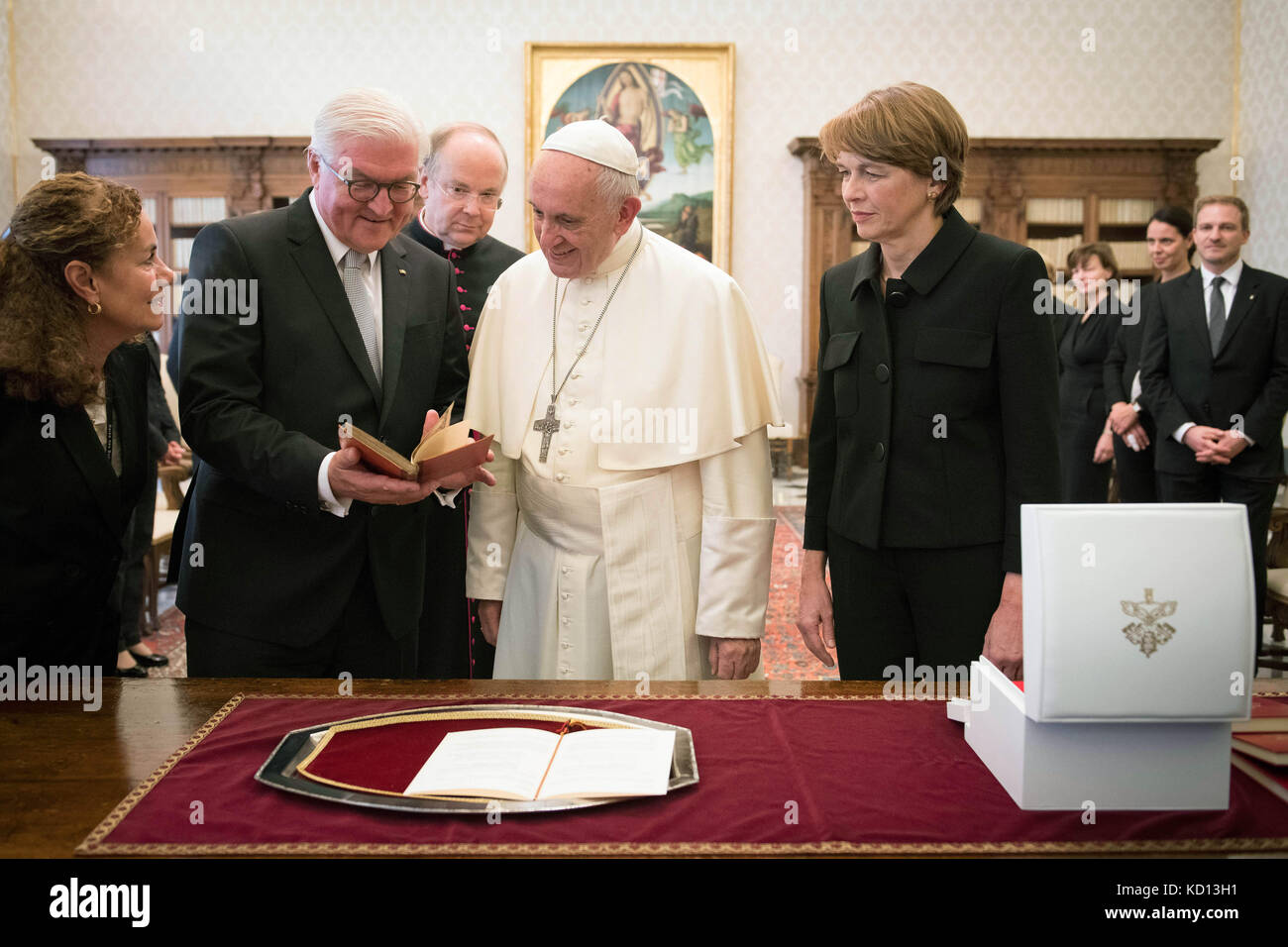 Vatican. 9th October 2017. HANDOUT - Handout picture dated 09 October ...