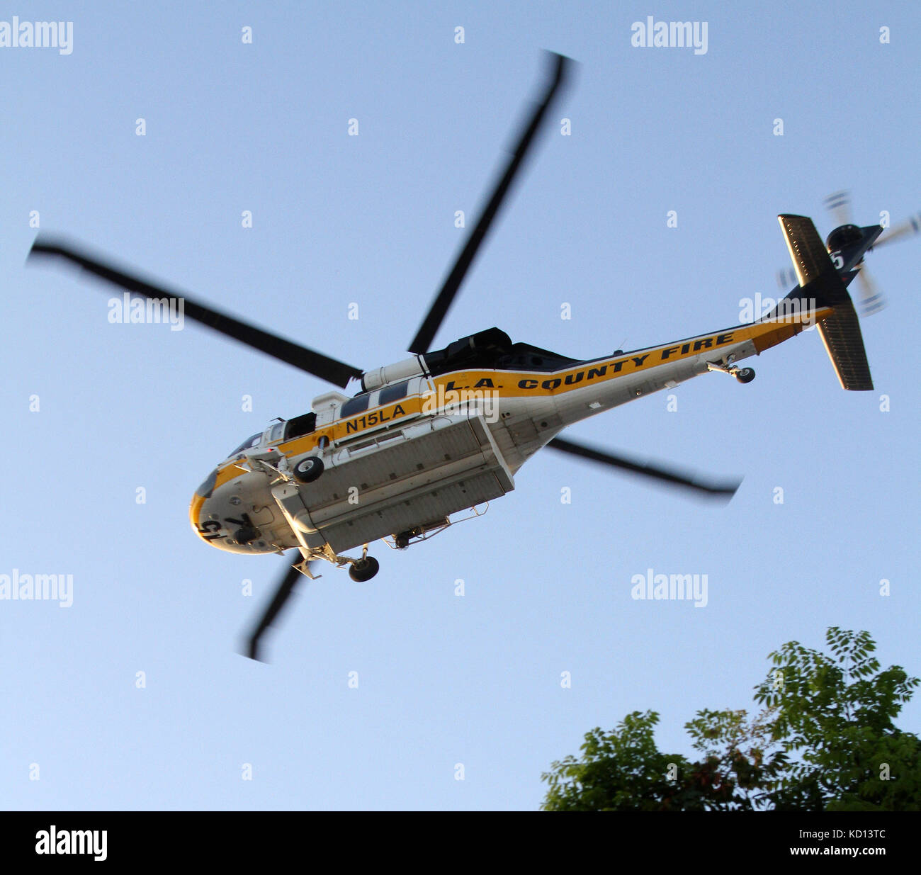 La county fire helicopter hi-res stock photography and images - Alamy