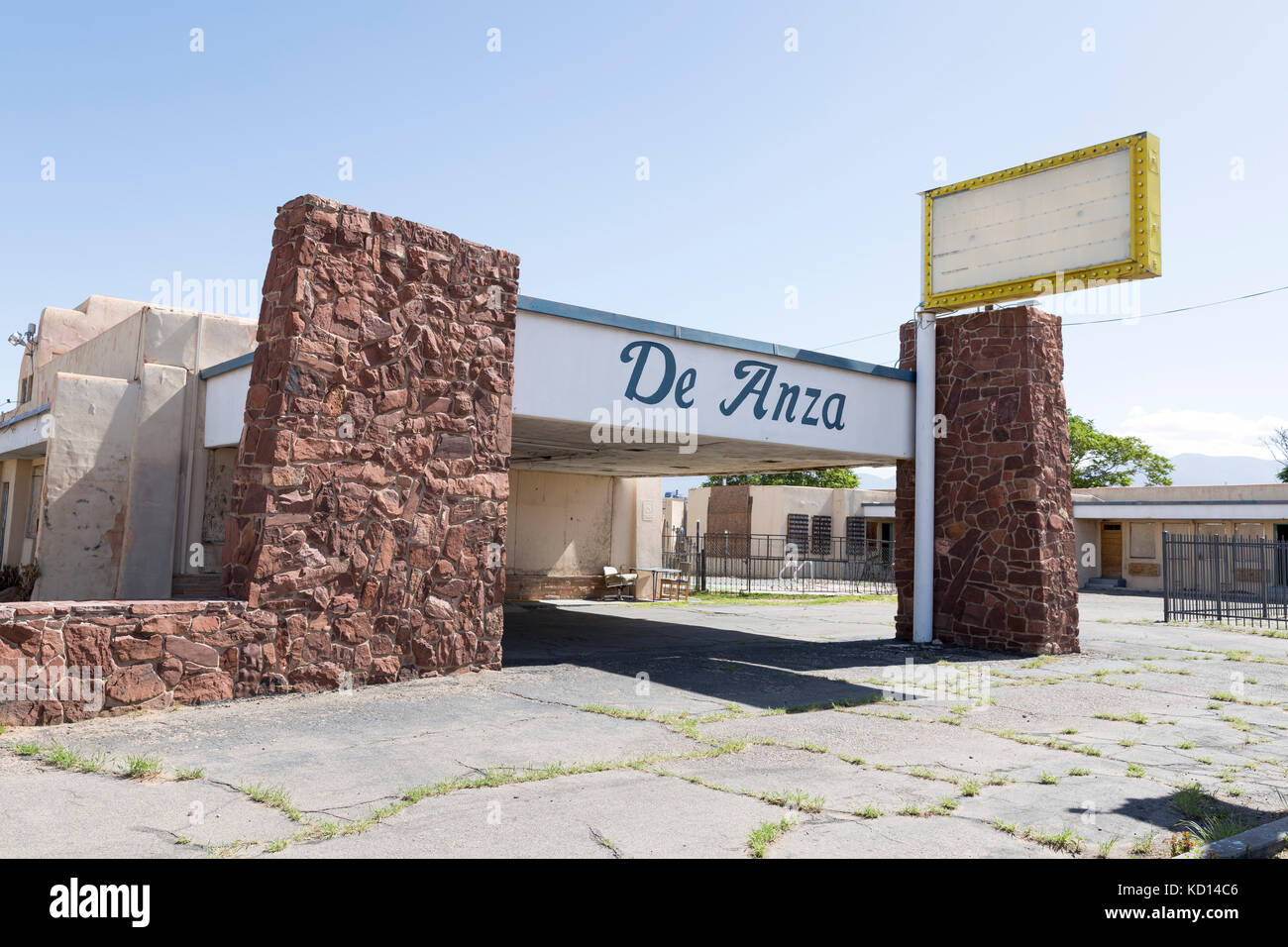 Albuquerque, New Mexico: Facade of the De Anza Motor Lodge along ...