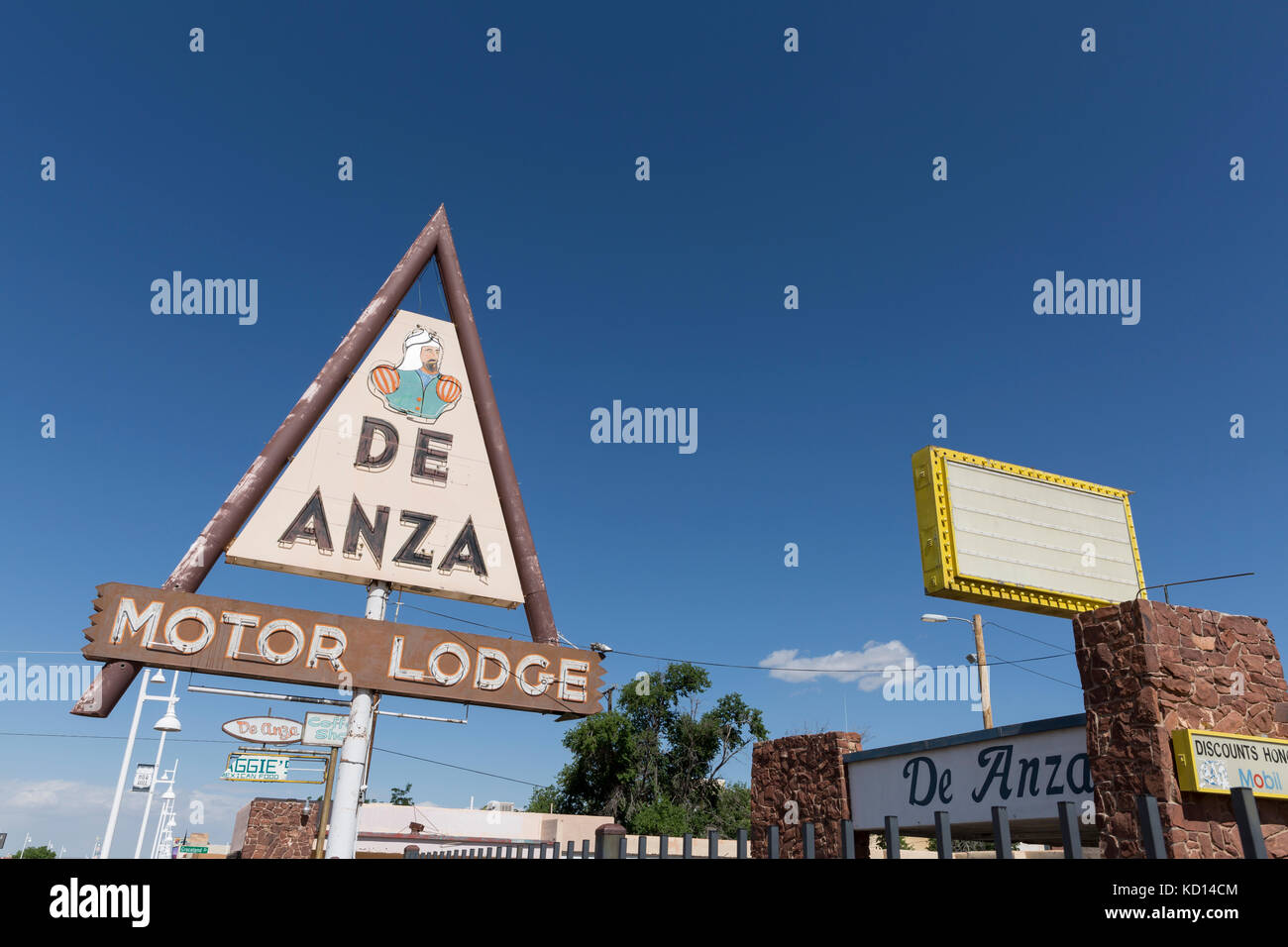 Albuquerque, New Mexico: Facade of the De Anza Motor Lodge along ...