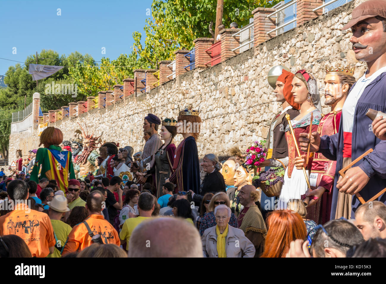 Giant heads spain hi-res stock photography and images - Alamy