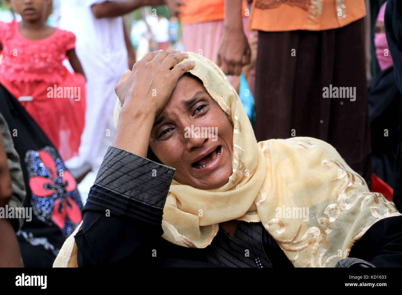 Bangladesh. Myanmar’s Rohingya refugee woman cries after entered in Cox ...