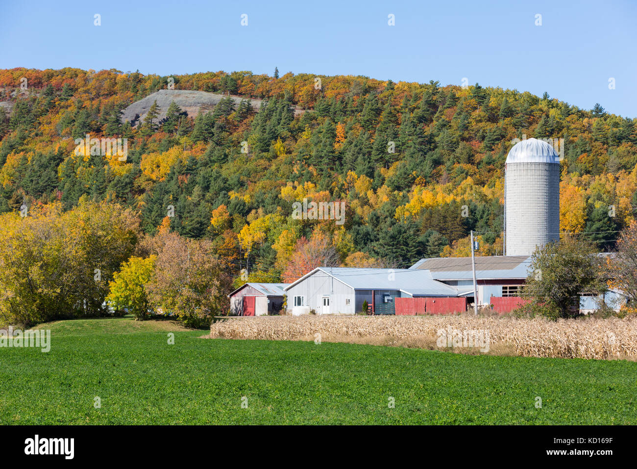 Building valley farm hi-res stock photography and images - Alamy