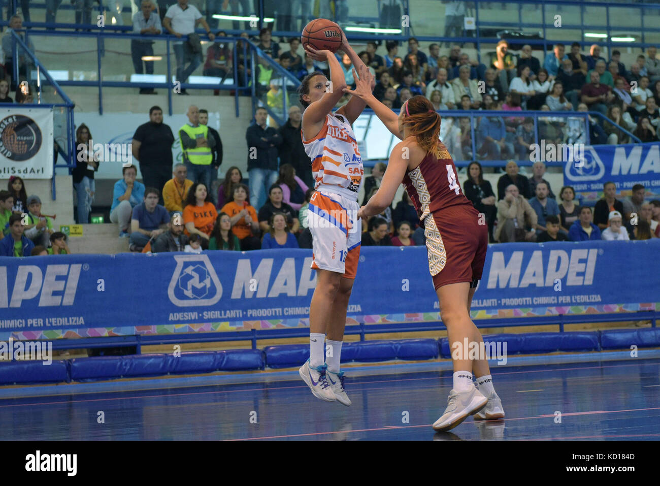 Cercola, Italy. 08th Oct, 2017. Naples's guard Jillian Christina Harmon ...
