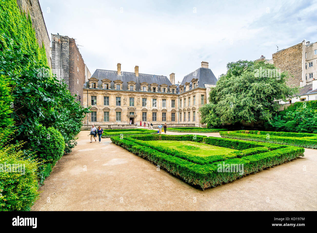 Sully house hi-res stock photography and images - Alamy