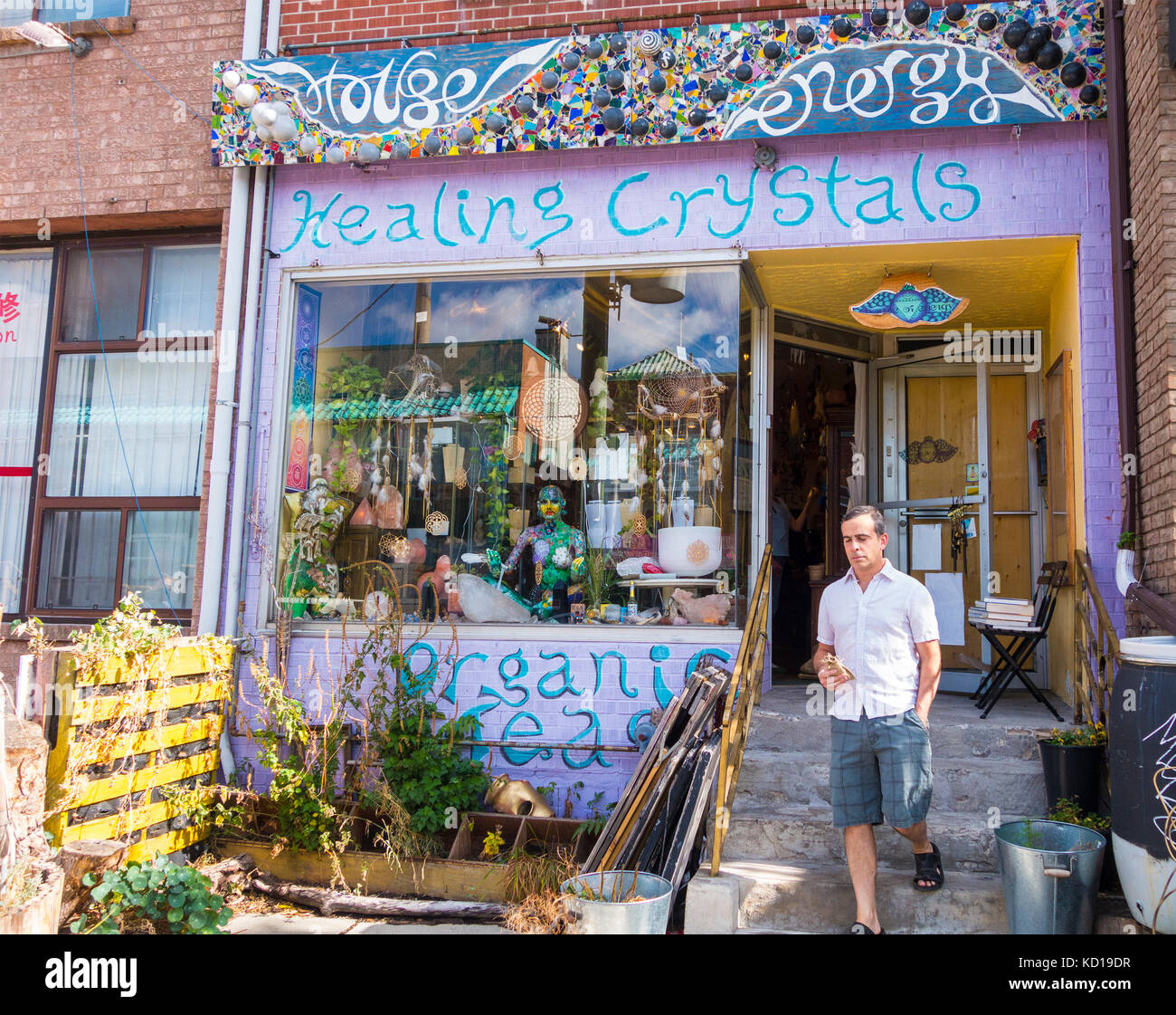 Healing crystals hi-res stock photography and images - Alamy