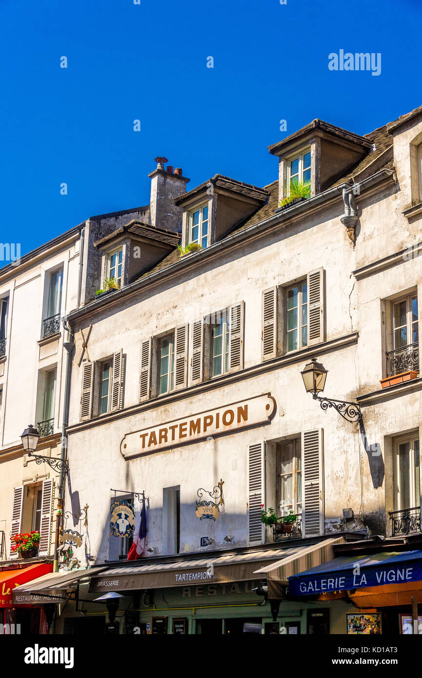 Typical houses in paris hi-res stock photography and images - Alamy