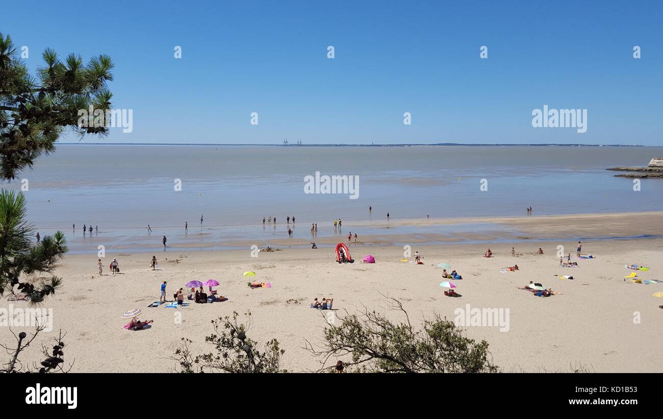 French beach hi-res stock photography and images - Alamy