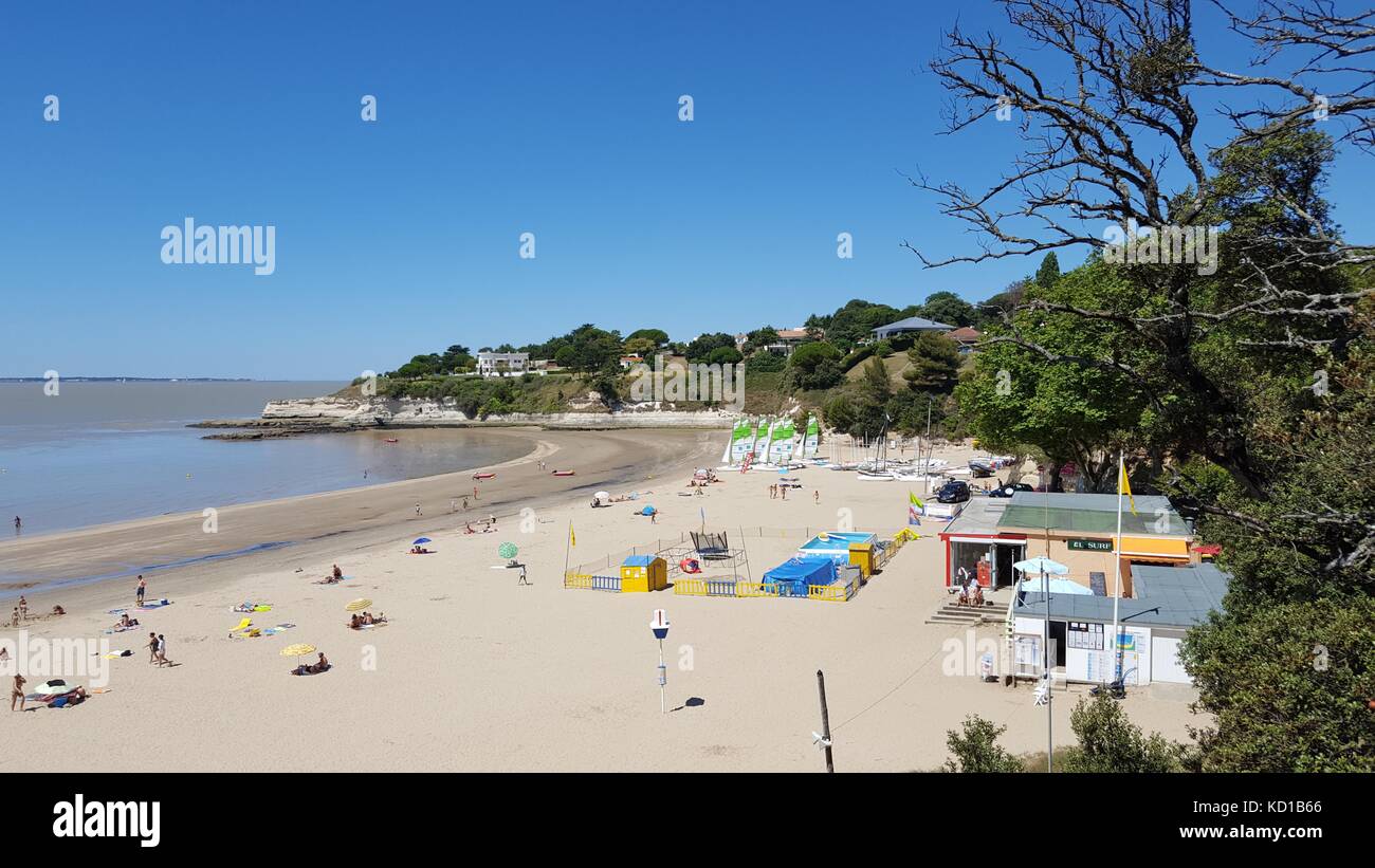 French beaches hi-res stock photography and images - Alamy