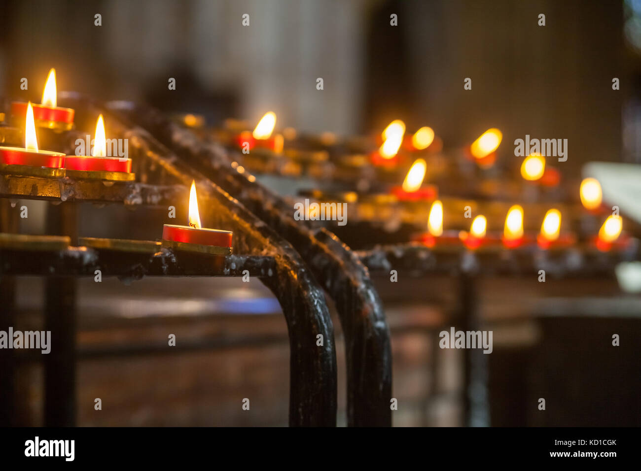 Rows of lit candles hi-res stock photography and images - Alamy