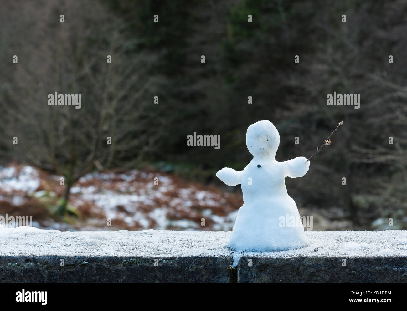 Snowman snowy hi-res stock photography and images - Alamy