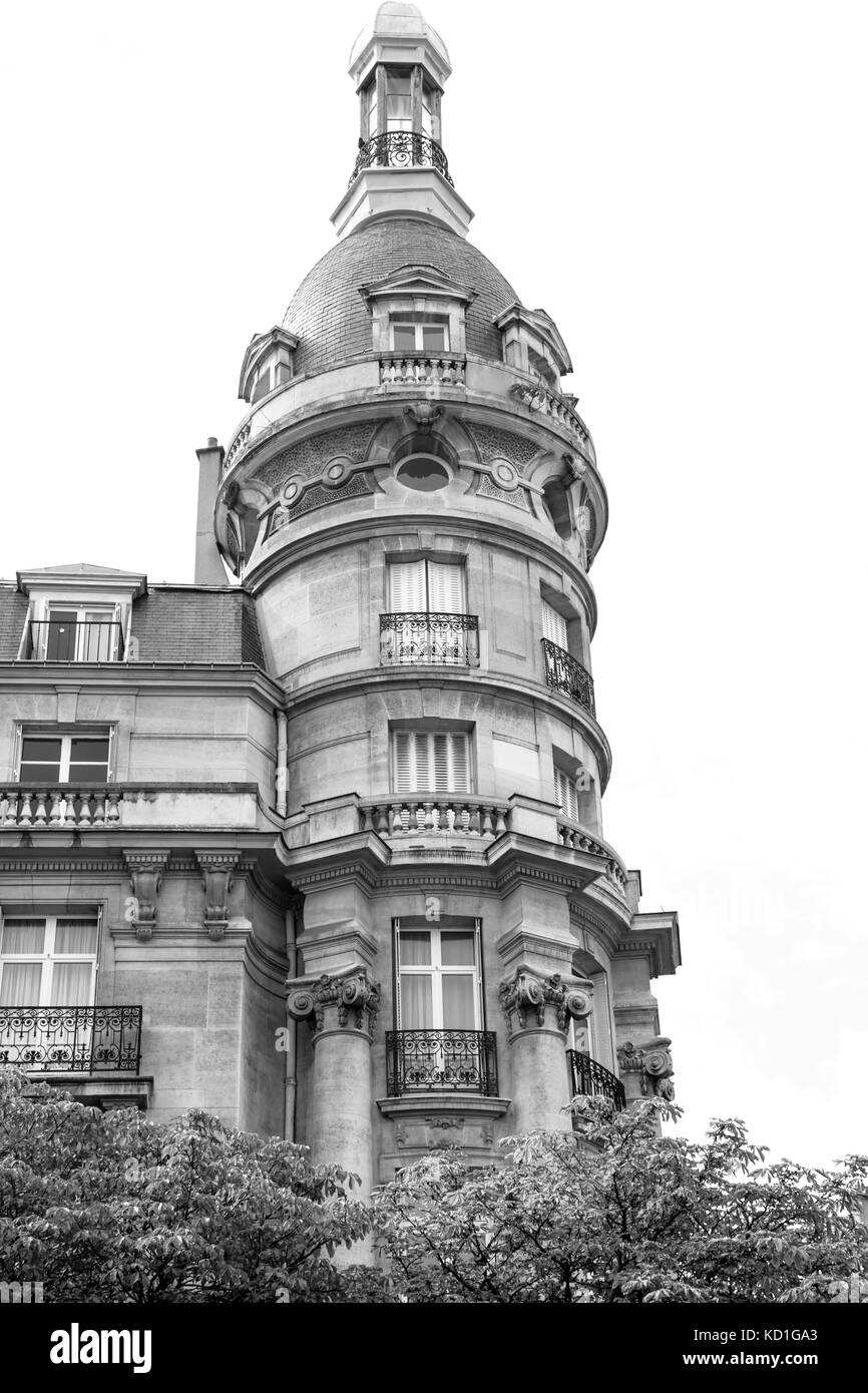 Paris, France: Paris 16eme arrondissement, with typical haussmann ...