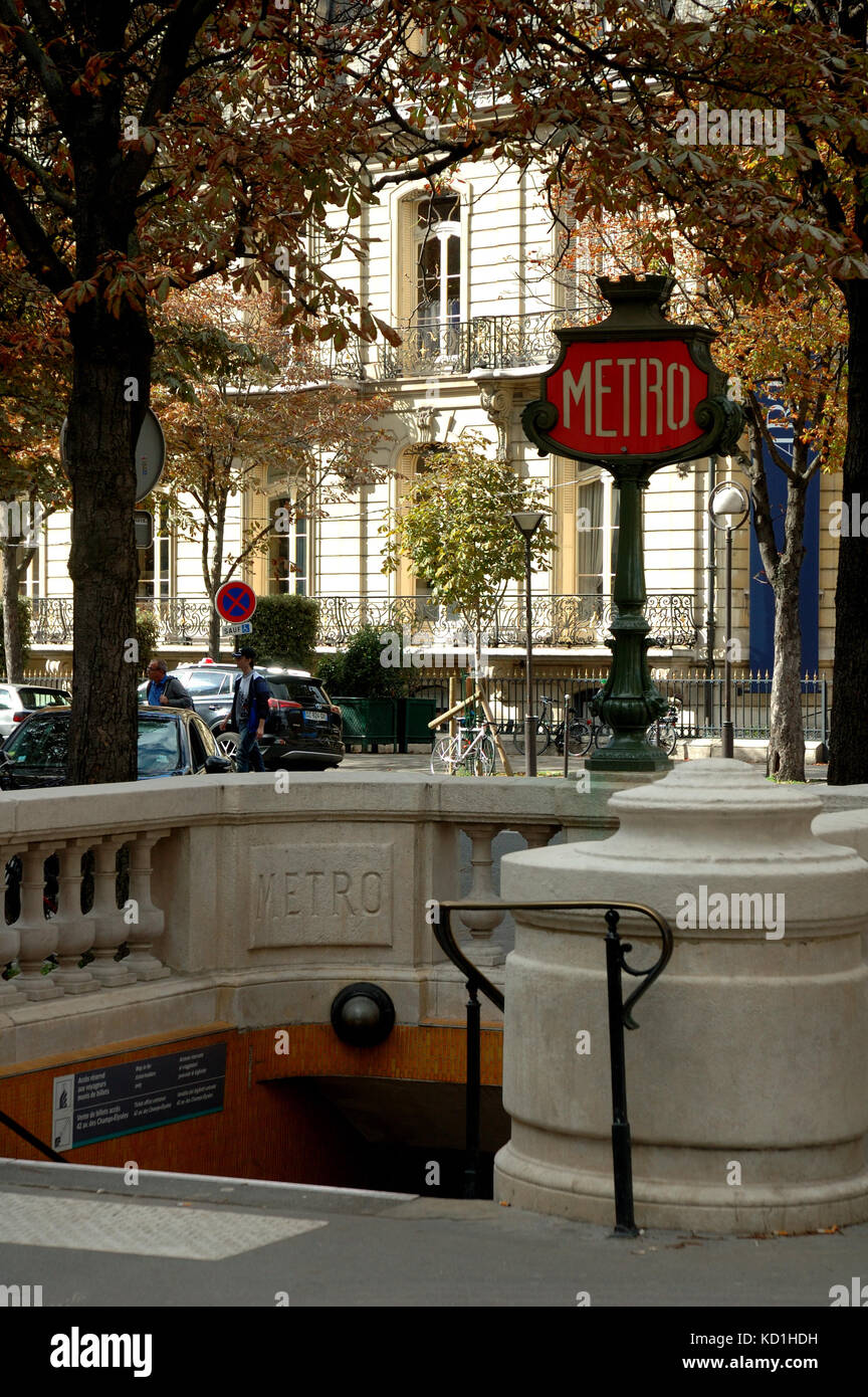 Unique metro sign hi-res stock photography and images - Alamy