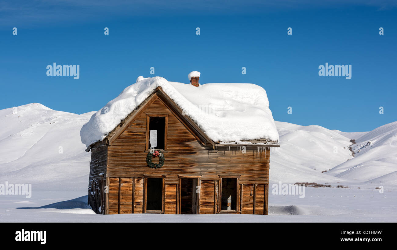 Cold winter snow sourounds a weathered old homestead Stock Photo - Alamy
