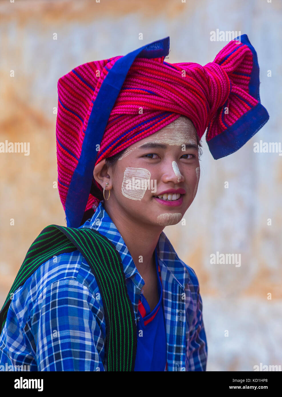 Portrait of Intha tribe woman in Inle lake Myanmar Stock Photo - Alamy