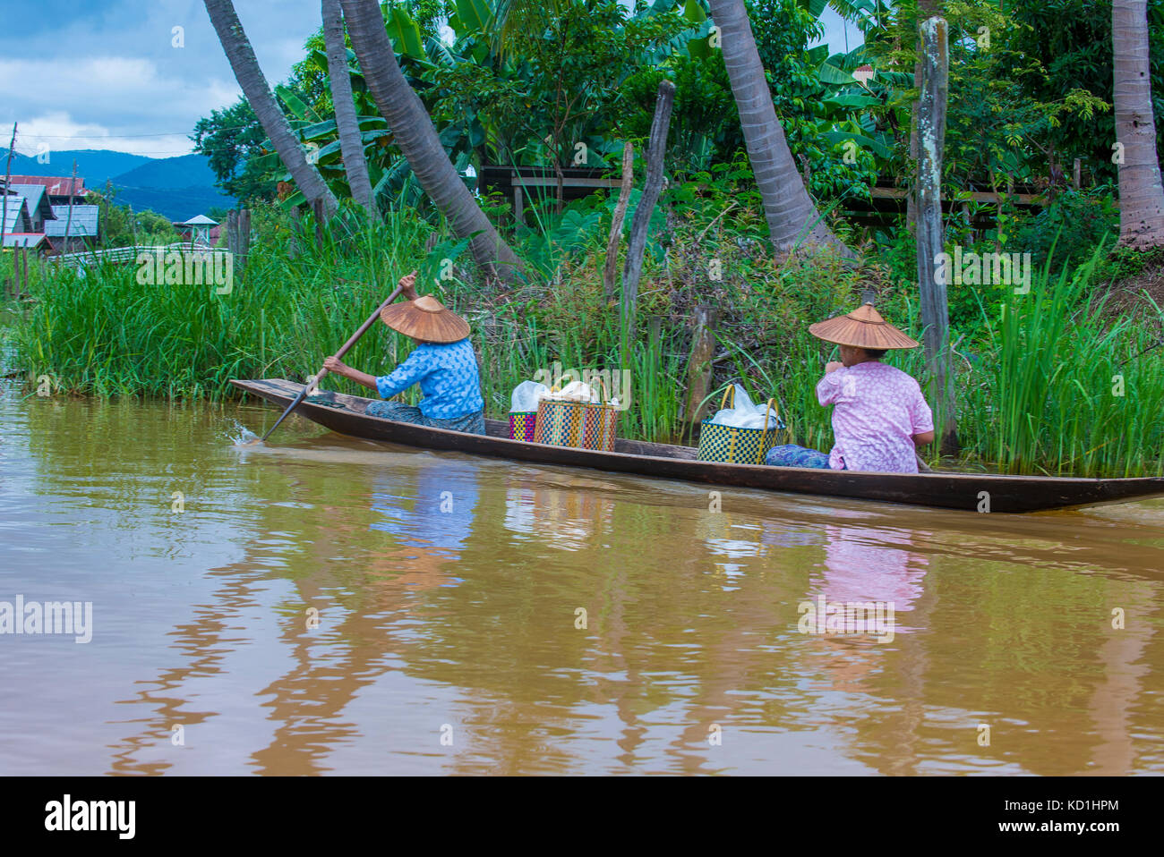 Intha people on there boat in Inle lake Myanmar Stock Photo - Alamy