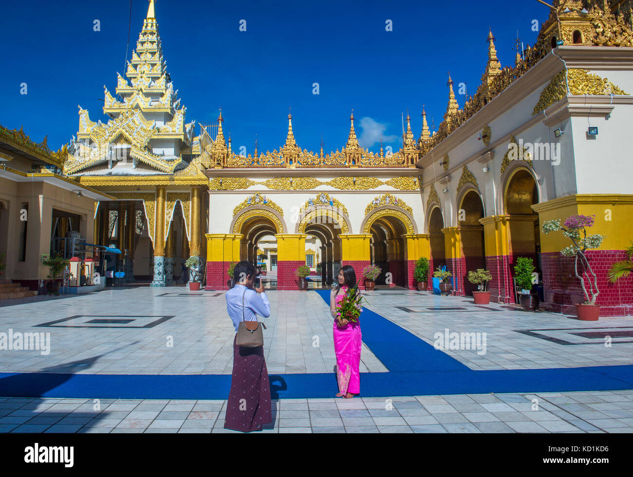 Mahamuni shrine hi-res stock photography and images - Alamy