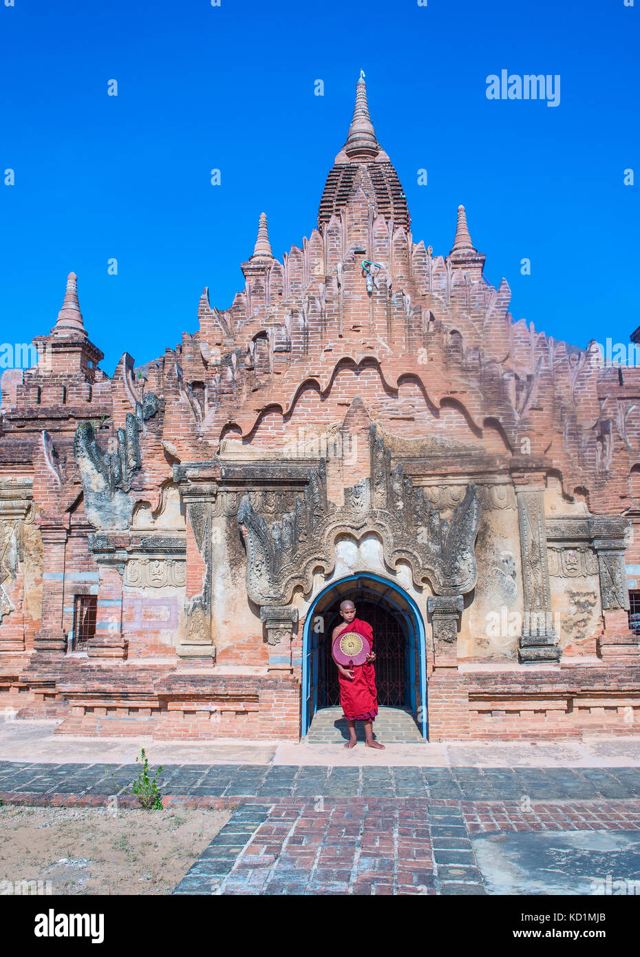 Novice monk statue hi-res stock photography and images - Alamy