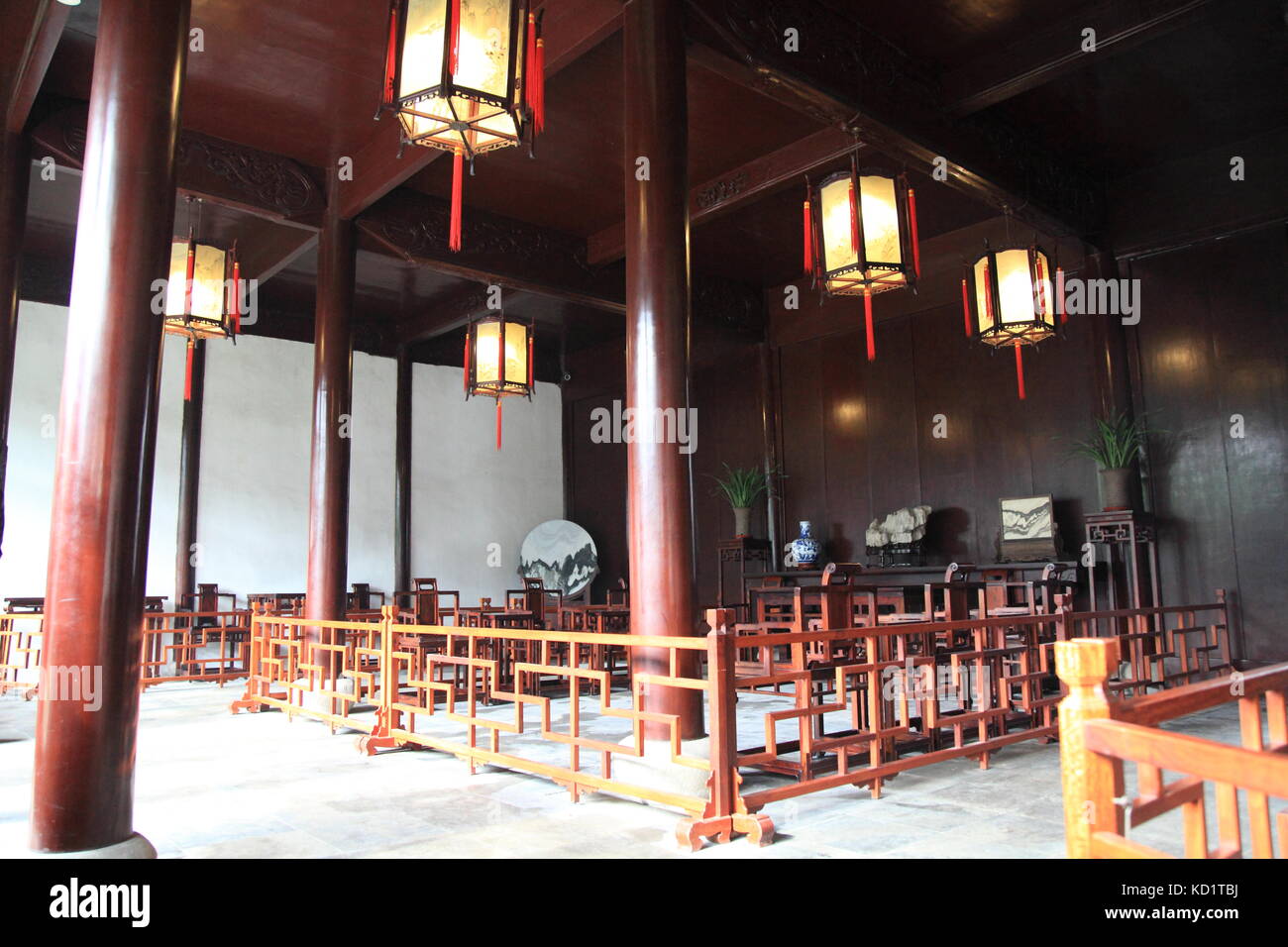 Chinese traditional windows chinese temple hi-res stock photography and ...