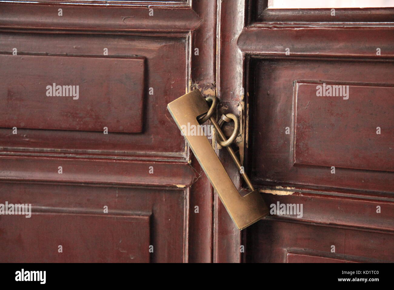 Chinese lock hi-res stock photography and images - Alamy