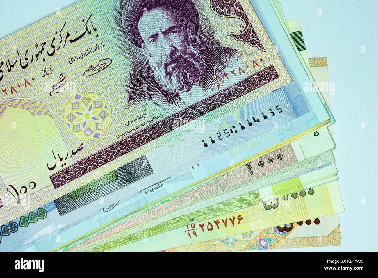 Close up Banknote and Currency Bills and Coins Stock Photo - Alamy