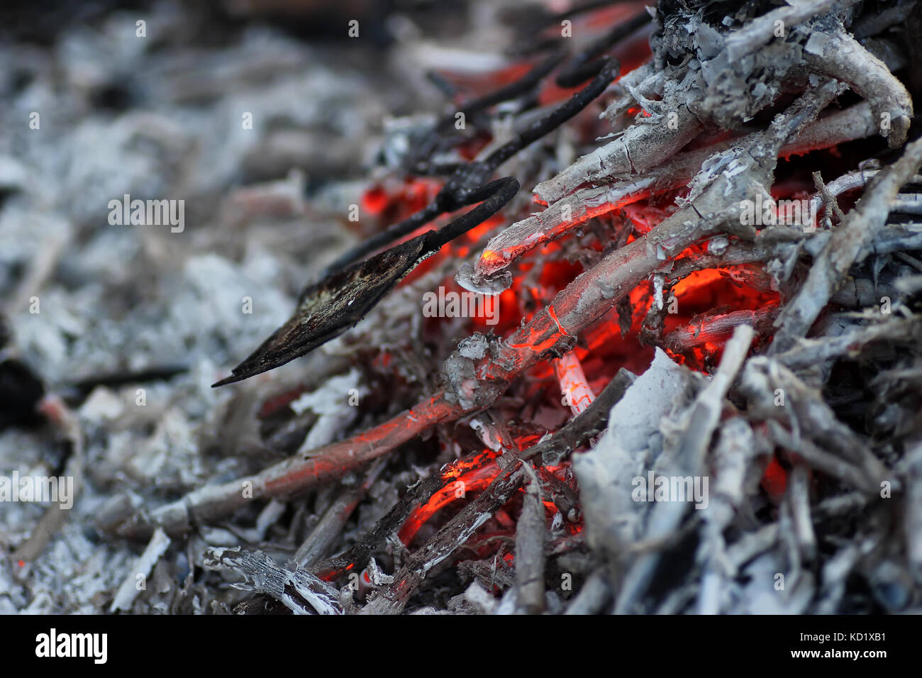 coal and ash in the fire Stock Photo - Alamy