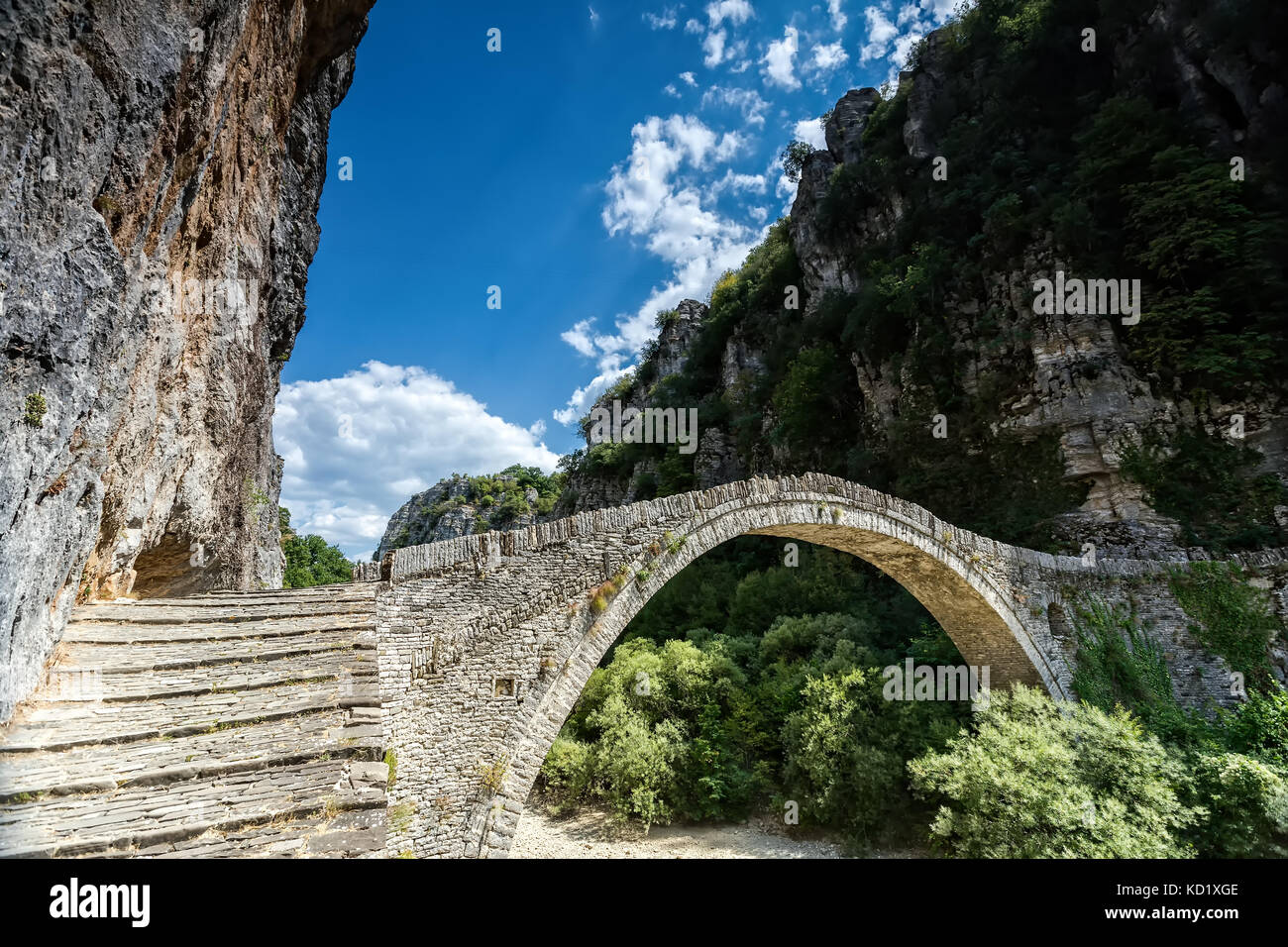 old Kokkori - Noutsou arched stone bridge on Vikos canyon, Zagorochoria ...