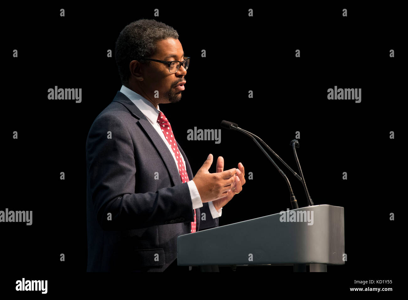 Cabinet secretary for health and wellbeing hi-res stock photography and ...