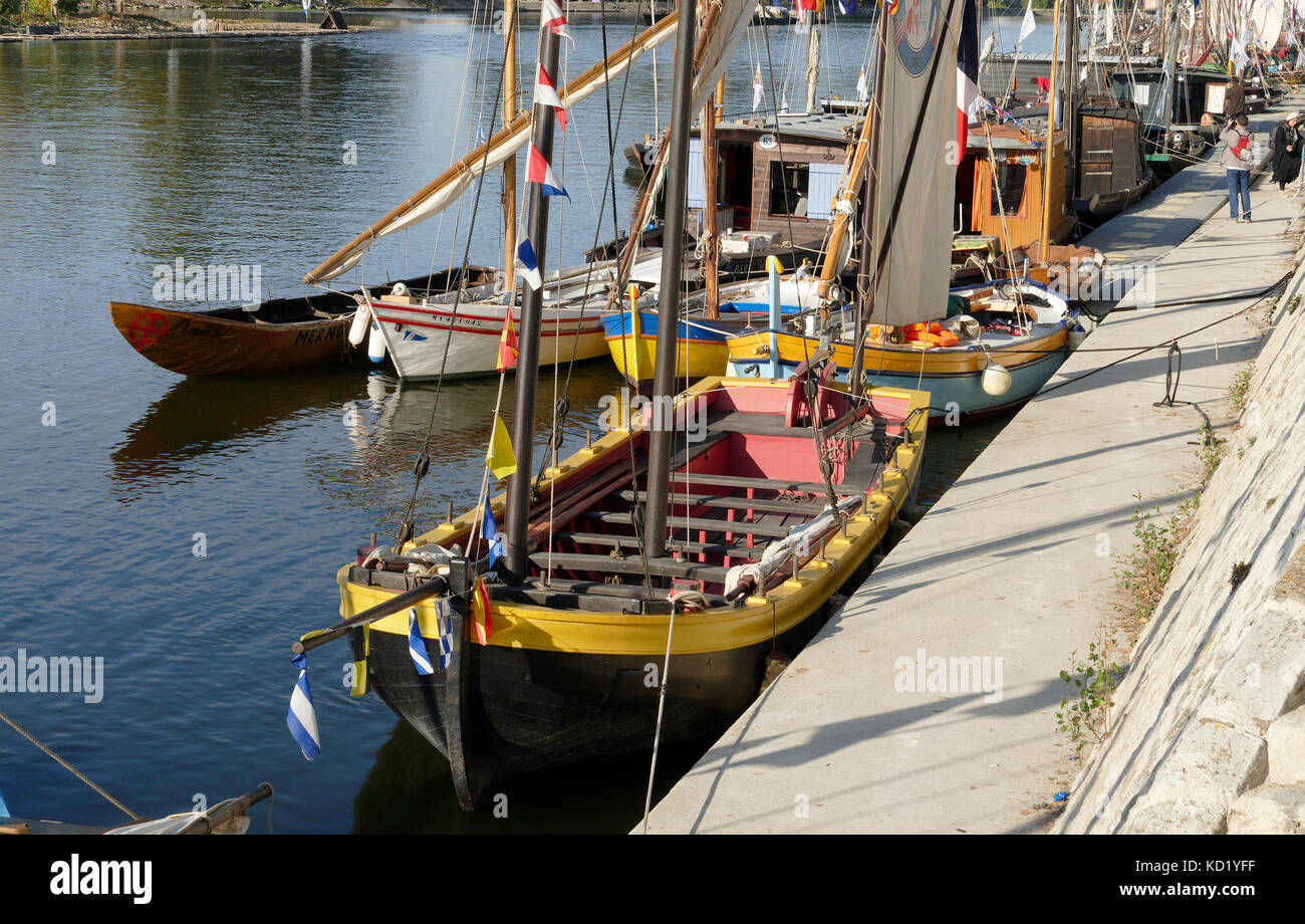 Longboat of Hermione, Loire festival, gathering of fluvial boats in ...