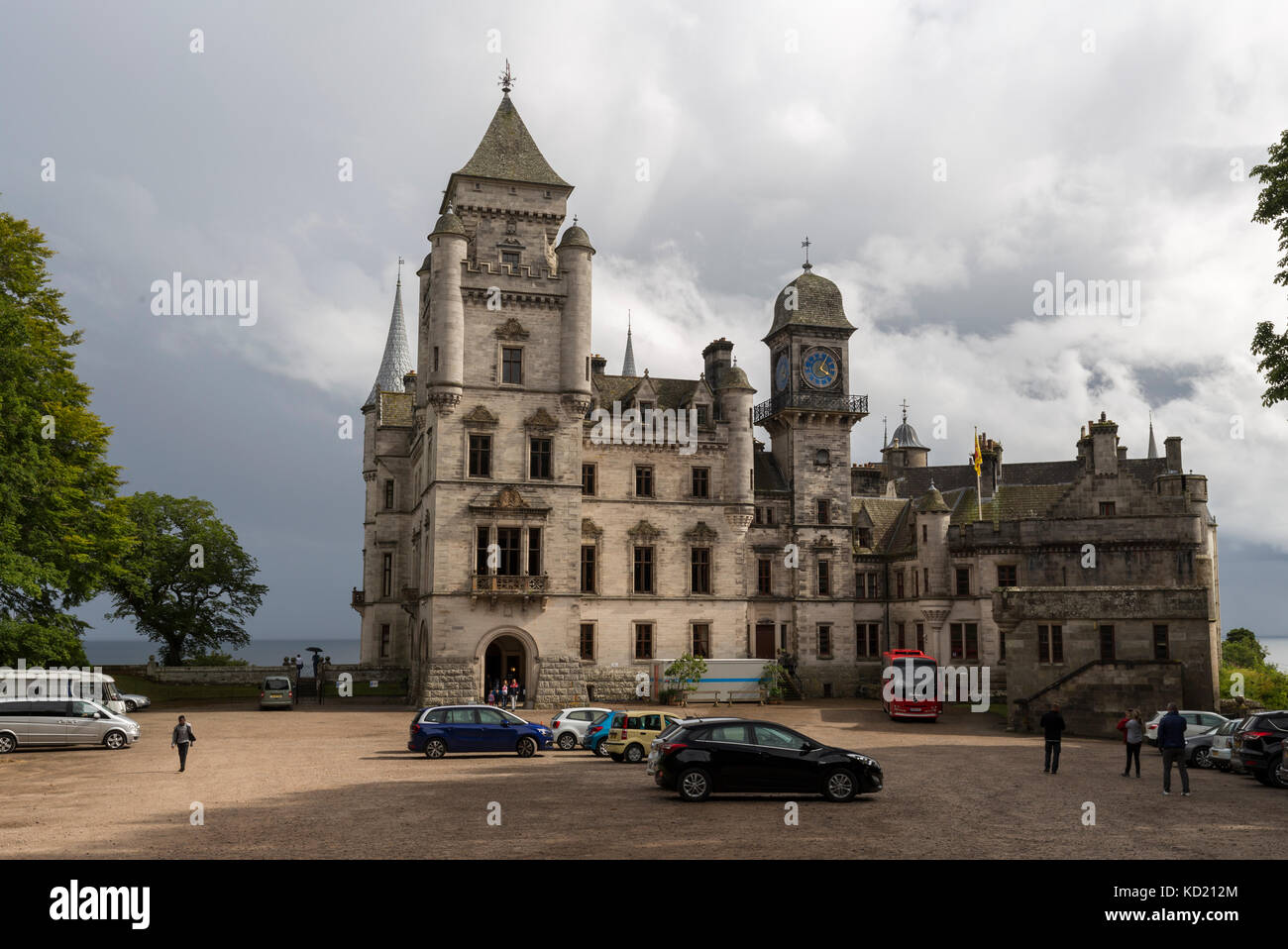 Castle dunrobin hi-res stock photography and images - Alamy