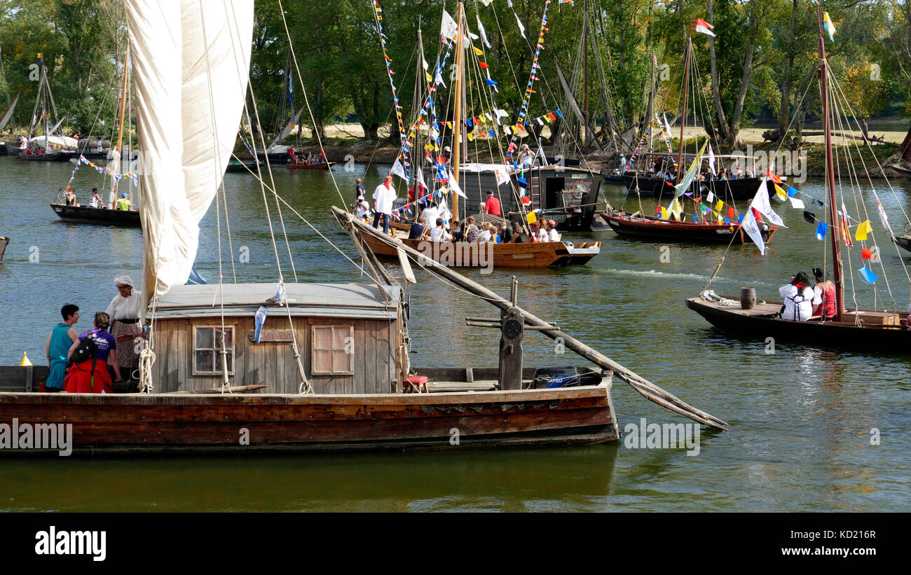 Boats draft hi-res stock photography and images - Alamy