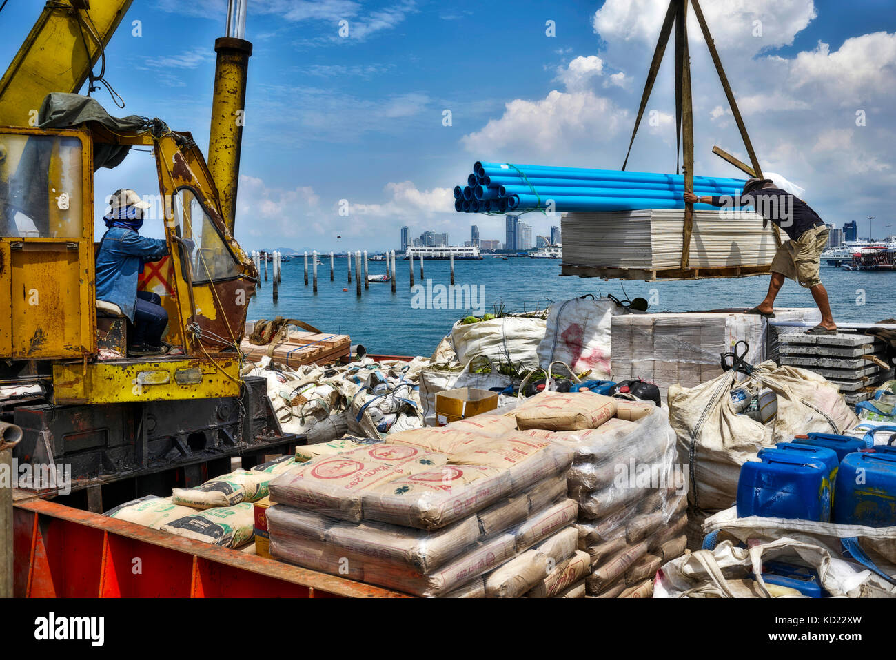 Boat load of people and cargo hi-res stock photography and images - Alamy