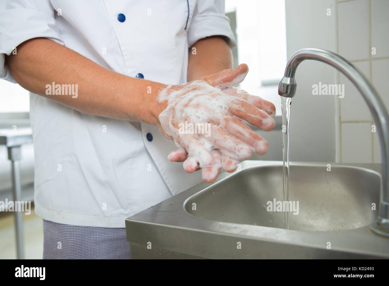 chef washing hands Stock Photo - Alamy