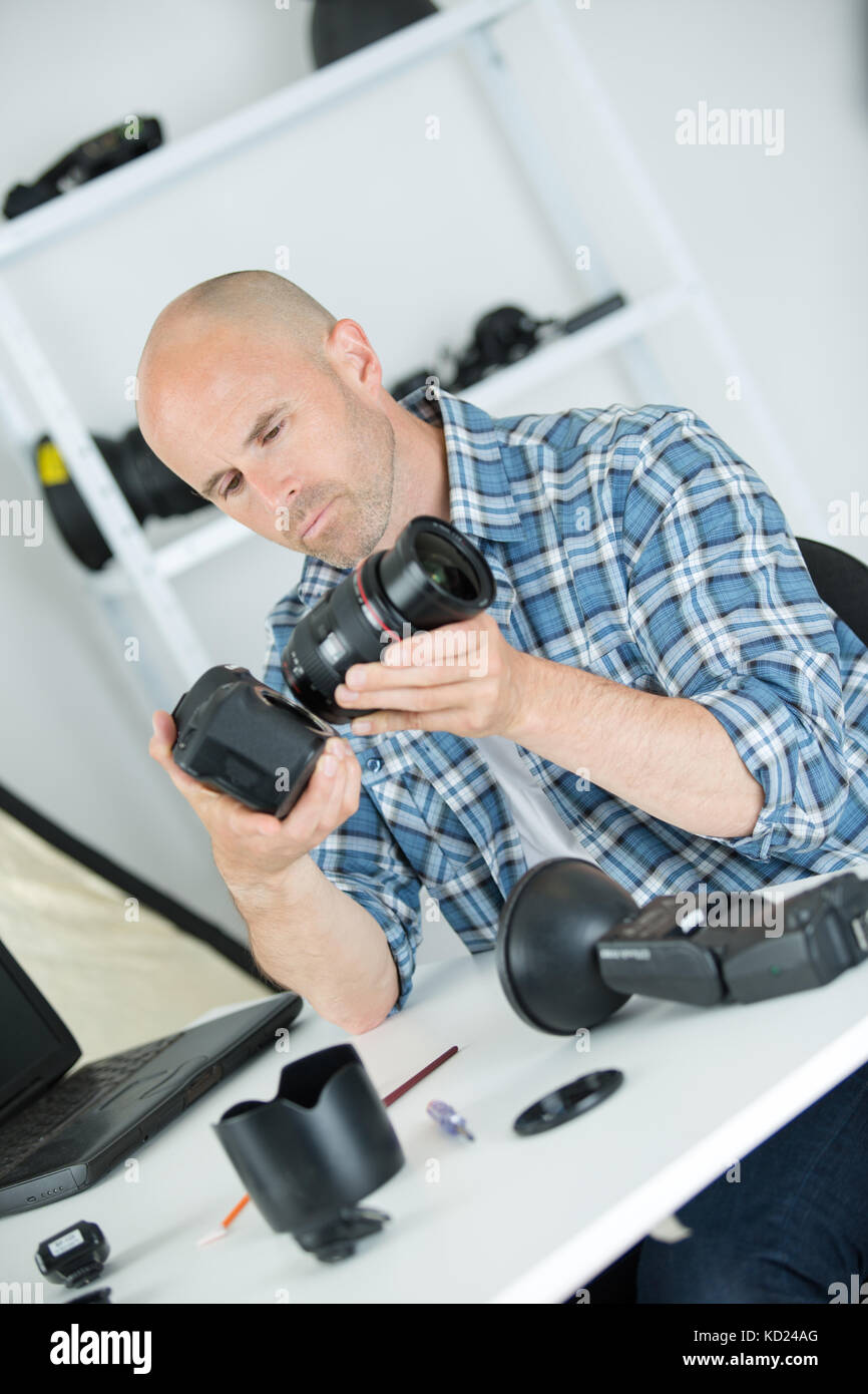 professional photographer showing how to use camera gear Stock Photo ...