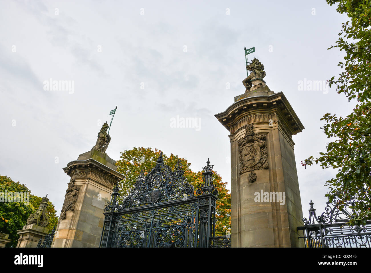 Metal gate entrance to Hollyroodhouse in Edinburgh, Scotland Stock ...
