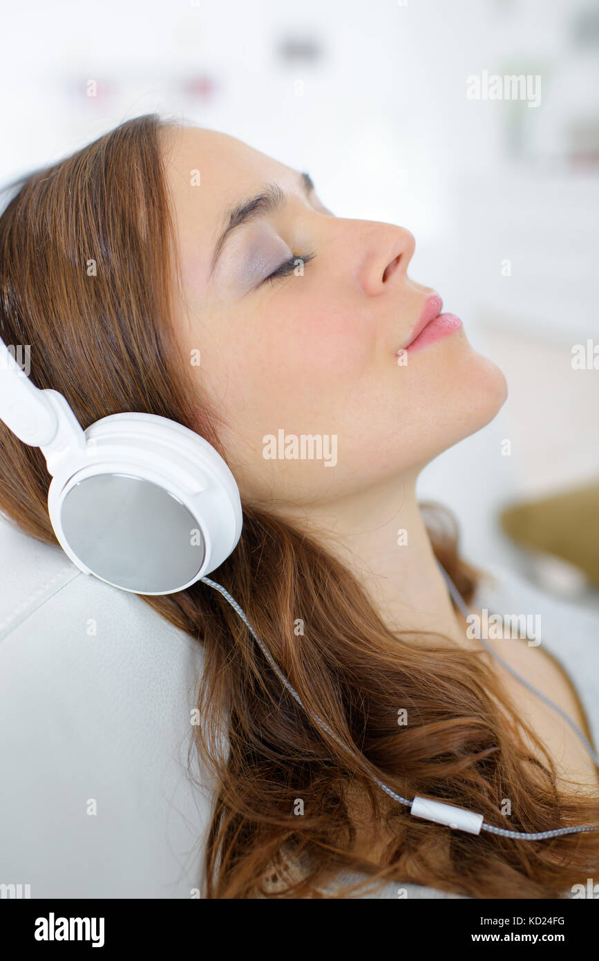 profile view of woman listening to headphones Stock Photo - Alamy