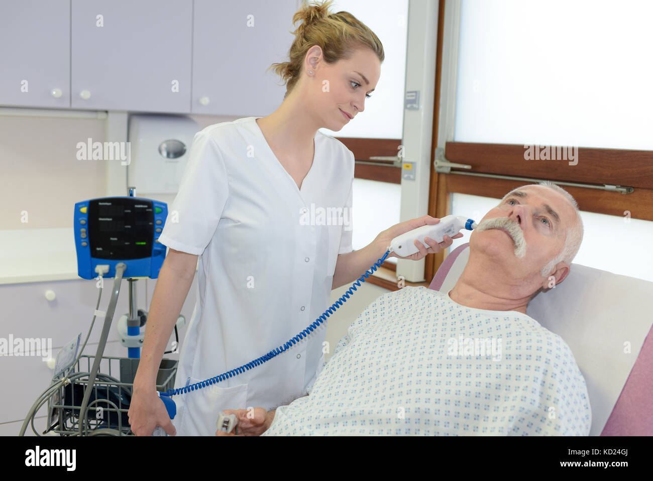 nurse shaving senior man at the hospital Stock Photo - Alamy