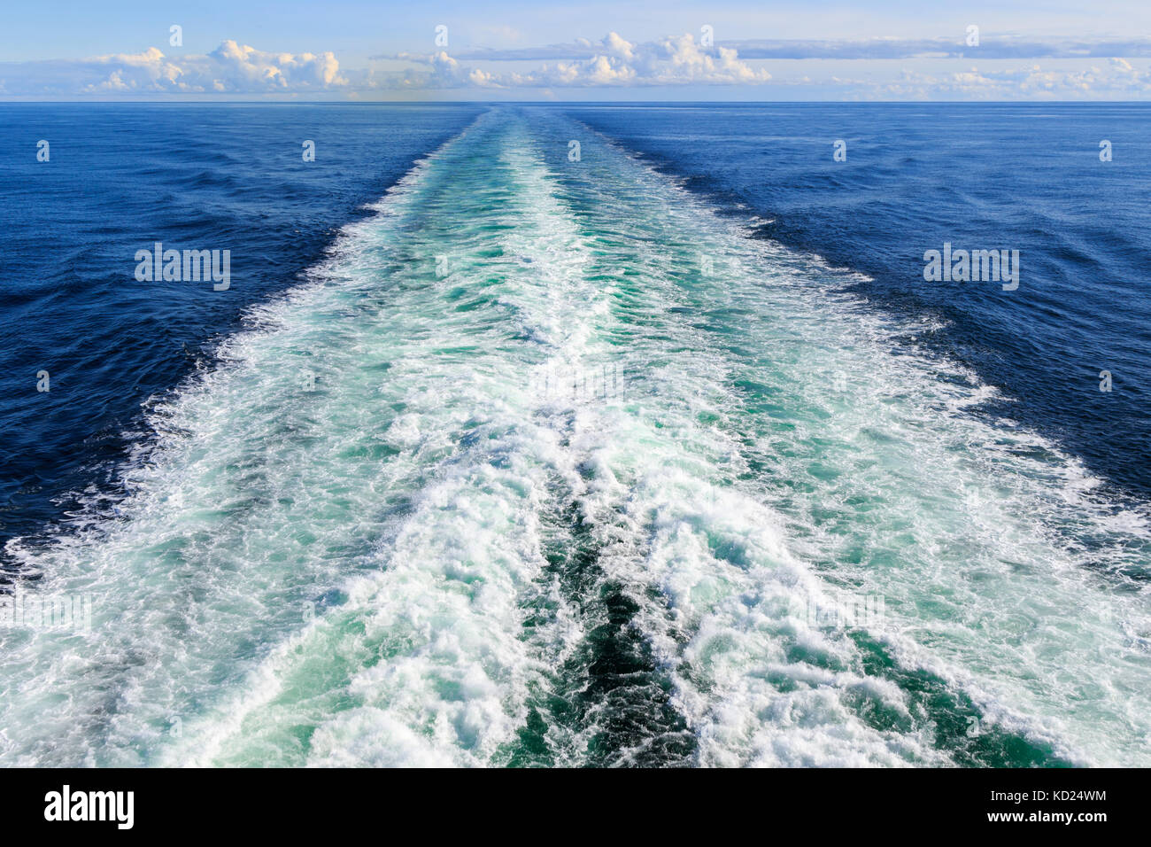 Water trail behind moving motor boat hi-res stock photography and ...