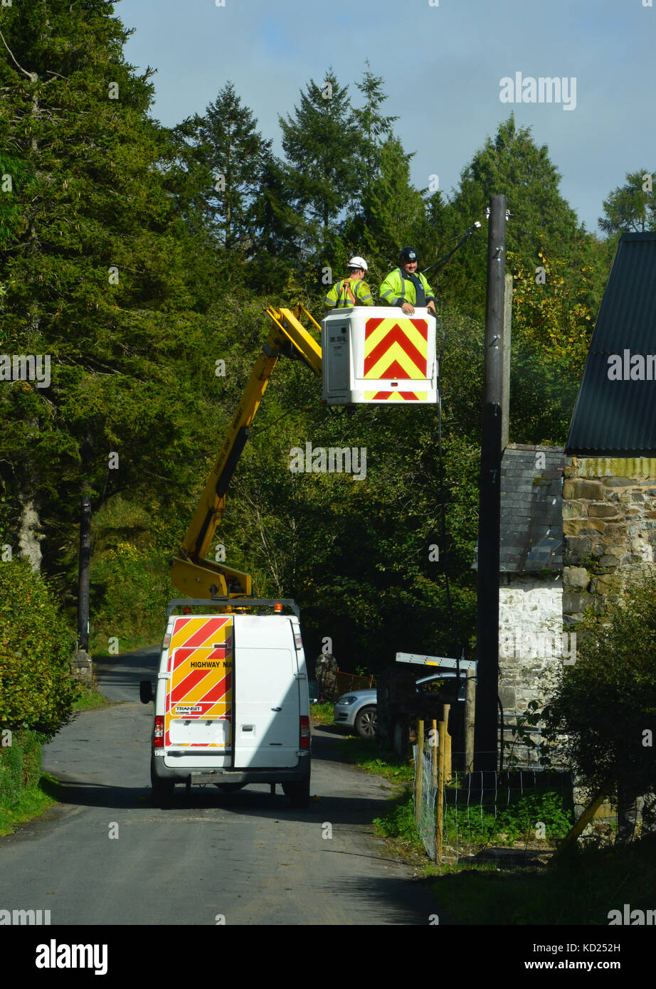 Overhead power lines hi-res stock photography and images - Alamy