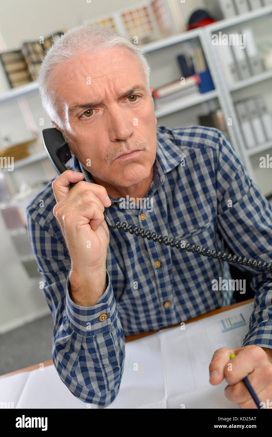man looking angry while on the phone Stock Photo - Alamy