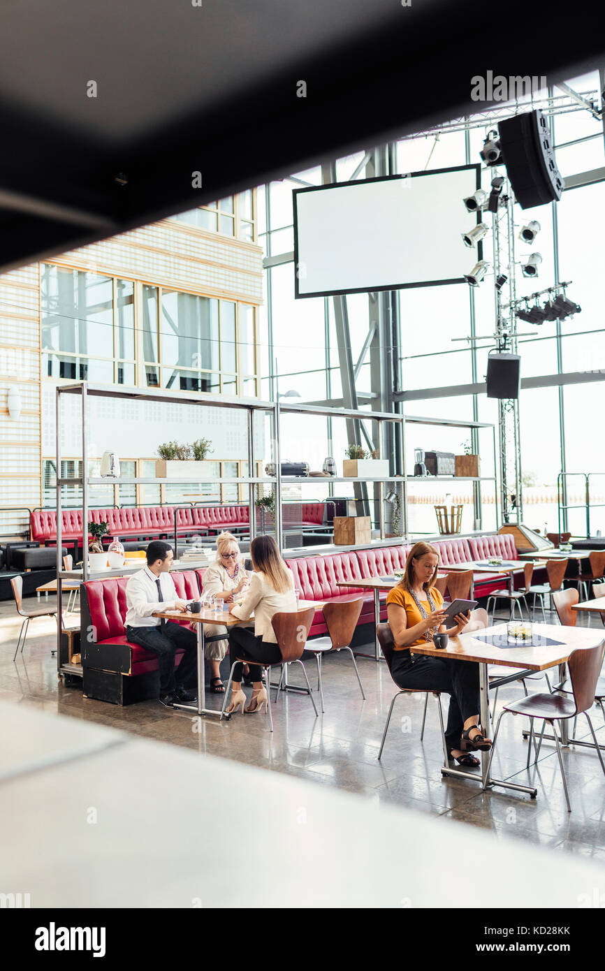 Businessman dining hall young hi-res stock photography and images - Alamy