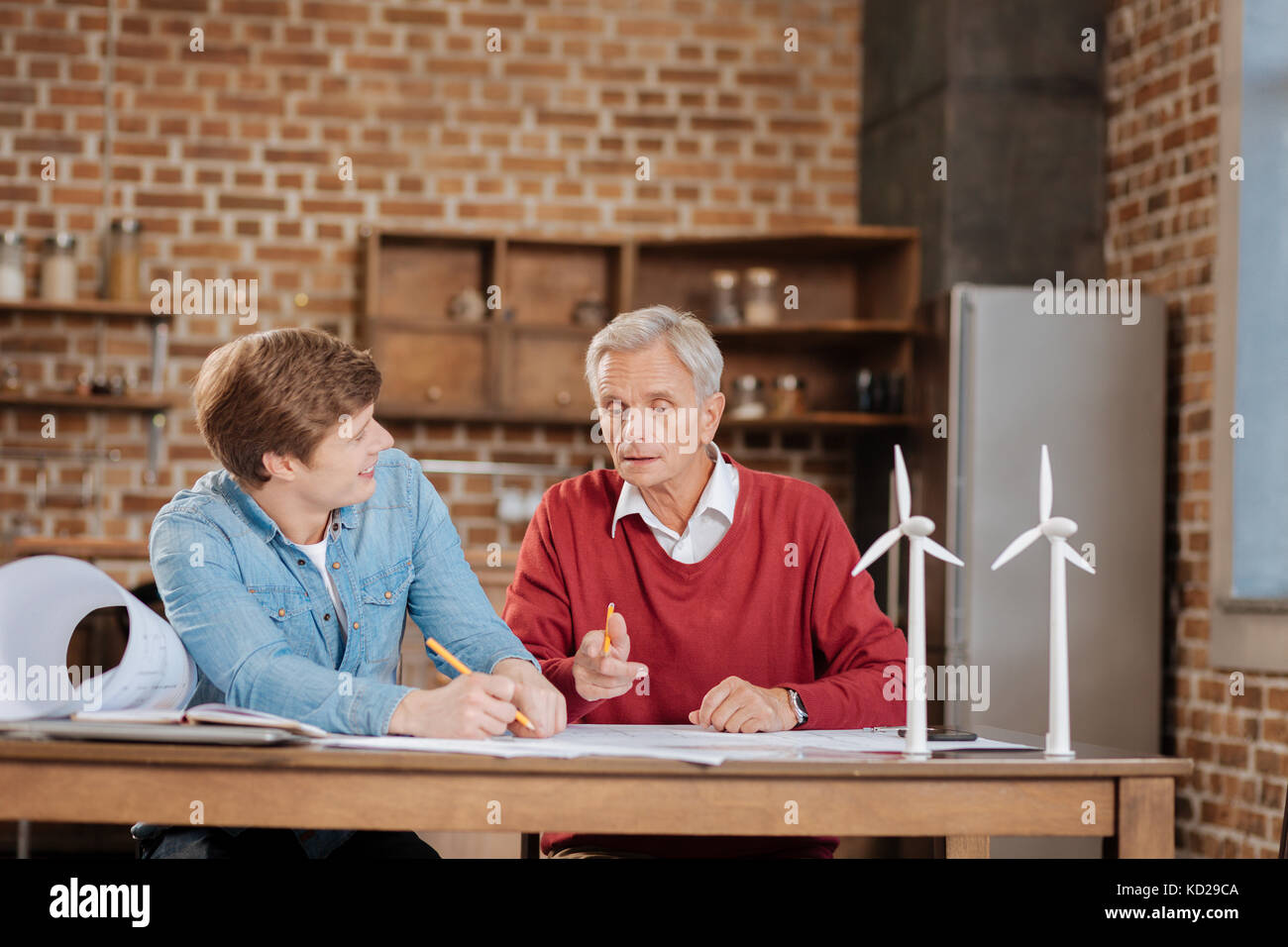 Senior colleague giving tips to younger colleague Stock Photo - Alamy
